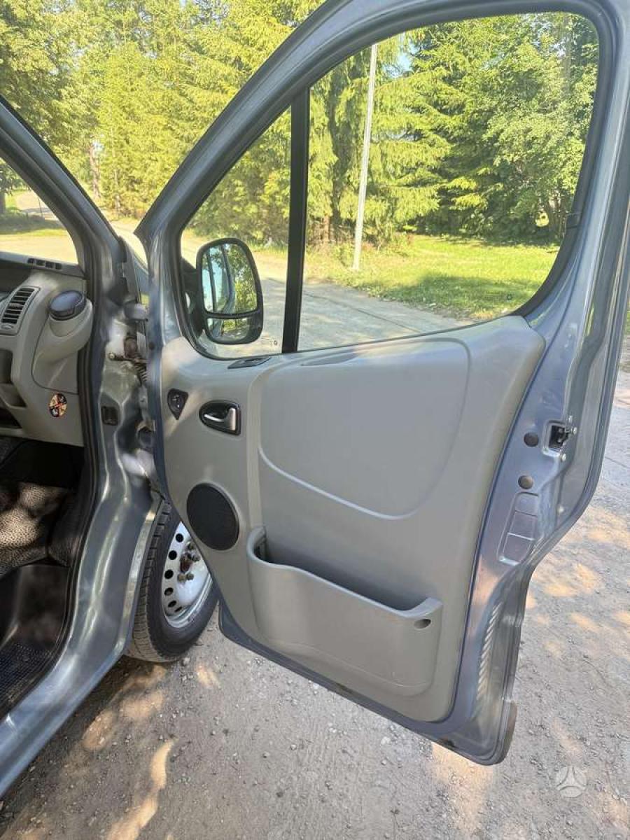Blue Opel Vivaro 2010 in Siauliai, with an engine capacity of 2.00 L and mileage of 265 thousand km for 6500 €, photo 13 on AUTOMOTO.COM.LV