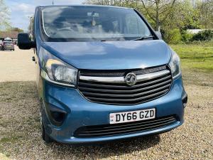 Blue Opel Vivaro 2016 in Raseiniai, with an engine capacity of 1.60 L and mileage of 354 thousand km for 3750 €, photo 5 on AUTOMOTO.COM.LV
