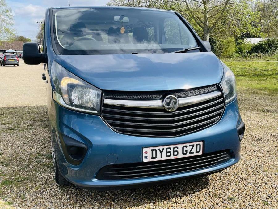 Blue Opel Vivaro 2016 in Raseiniai, with an engine capacity of 1.60 L and mileage of 354 thousand km for 3750 €, photo 5 on AUTOMOTO.COM.LV