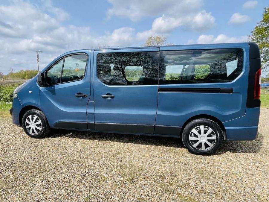 Blue Opel Vivaro 2016 in Raseiniai, with an engine capacity of 1.60 L and mileage of 354 thousand km for 3750 €, photo 7 on AUTOMOTO.COM.LV