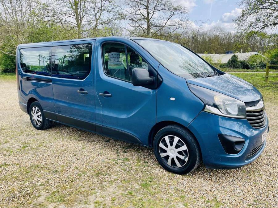 Blue Opel Vivaro 2016 in Raseiniai, with an engine capacity of 1.60 L and mileage of 354 thousand km for 3750 €, photo 12 on AUTOMOTO.COM.LV