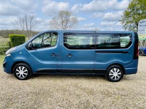 Blue Opel Vivaro 2016 in Raseiniai, with an engine capacity of 1.60 L and mileage of 354 thousand km for 3750 €, photo 13 on AUTOMOTO.COM.LV