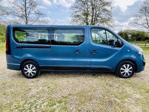 Blue Opel Vivaro 2016 in Raseiniai, with an engine capacity of 1.60 L and mileage of 354 thousand km for 3750 €, photo 14 on AUTOMOTO.COM.LV