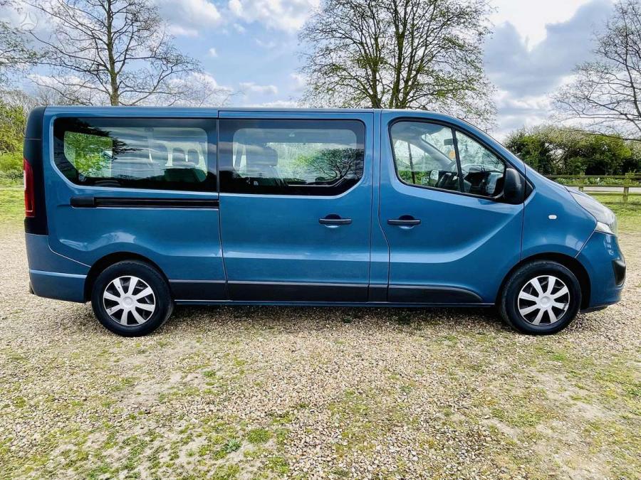 Blue Opel Vivaro 2016 in Raseiniai, with an engine capacity of 1.60 L and mileage of 354 thousand km for 3750 €, photo 14 on AUTOMOTO.COM.LV