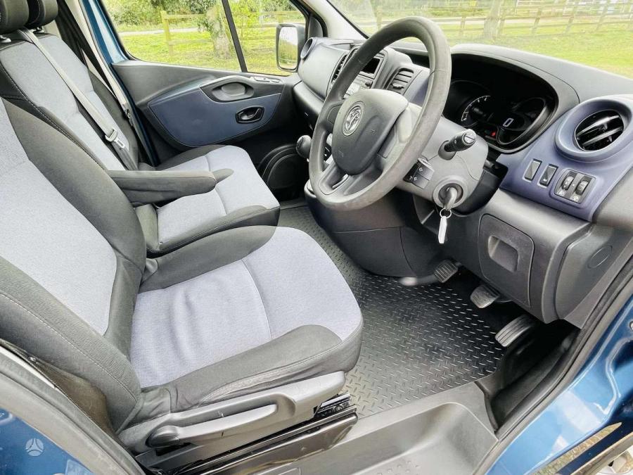 Blue Opel Vivaro 2016 in Raseiniai, with an engine capacity of 1.60 L and mileage of 354 thousand km for 3750 €, photo 15 on AUTOMOTO.COM.LV