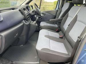 Blue Opel Vivaro 2016 in Raseiniai, with an engine capacity of 1.60 L and mileage of 354 thousand km for 3750 €, photo 17 on AUTOMOTO.COM.LV