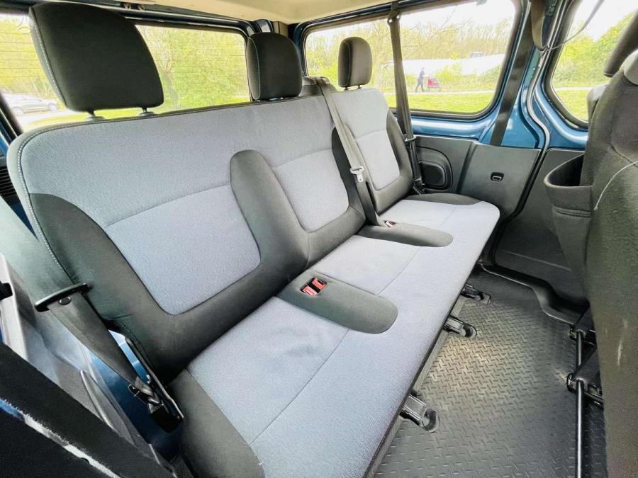Blue Opel Vivaro 2016 in Raseiniai, with an engine capacity of 1.60 L and mileage of 354 thousand km for 3750 €, photo 21 on AUTOMOTO.COM.LV
