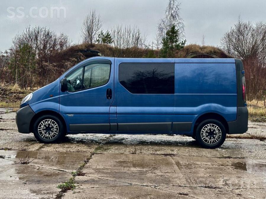 Zils Opel Vivaro 2003 Tukums, ar dzinēja tilpumu 2.50 L un nobraukumu 366 tūkst. km par 4300 €, foto 4 vietnē AUTOMOTO.COM.LV