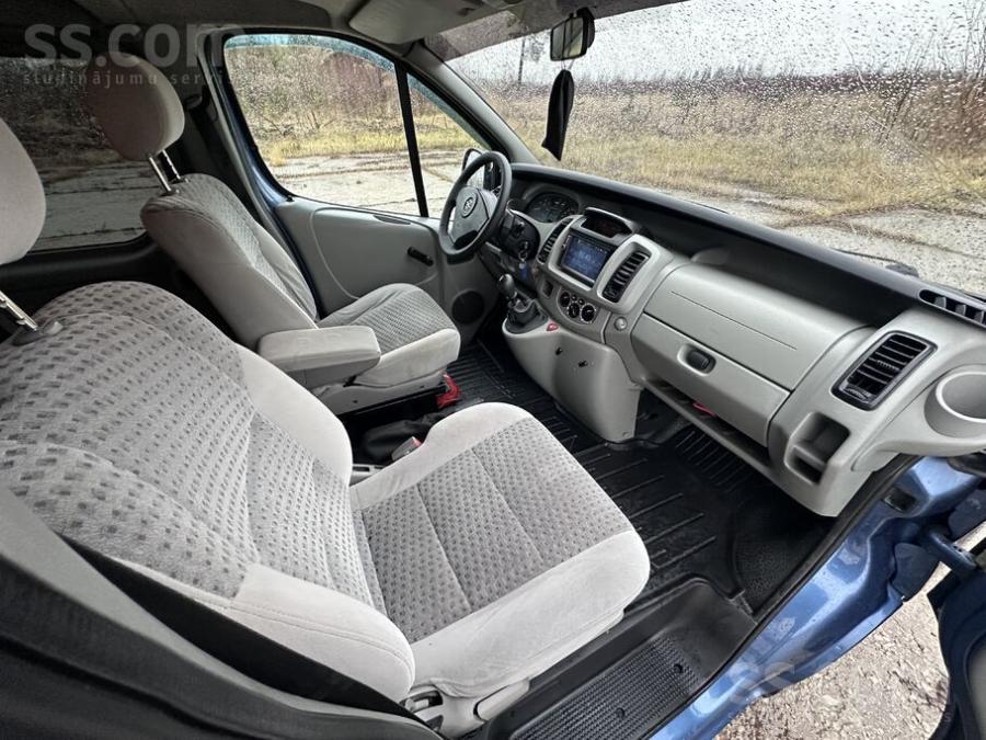 Zils Opel Vivaro 2003 Tukums, ar dzinēja tilpumu 2.50 L un nobraukumu 366 tūkst. km par 4300 €, foto 10 vietnē AUTOMOTO.COM.LV
