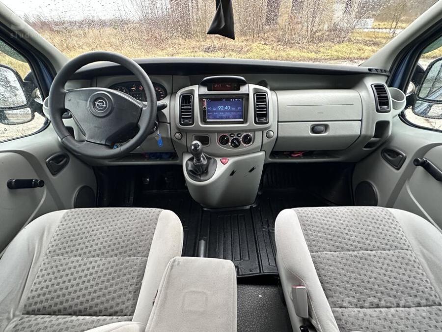 Zils Opel Vivaro 2003 Tukums, ar dzinēja tilpumu 2.50 L un nobraukumu 366 tūkst. km par 4300 €, foto 11 vietnē AUTOMOTO.COM.LV