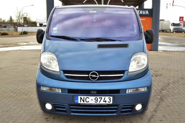 Blue Opel Vivaro 2004 in Jekabpils, with an engine capacity of 2.50 L and mileage of 264 thousand km for 6600 €, photo 4 on AUTOMOTO.COM.LV