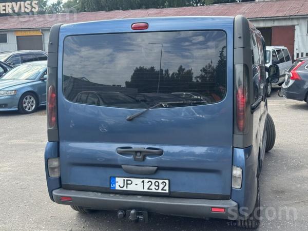 Zils Opel Vivaro 2004 Rīga, ar dzinēja tilpumu 2.50 L un nobraukumu 527 tūkst. km par 4750 €, foto 4 vietnē AUTOMOTO.COM.LV