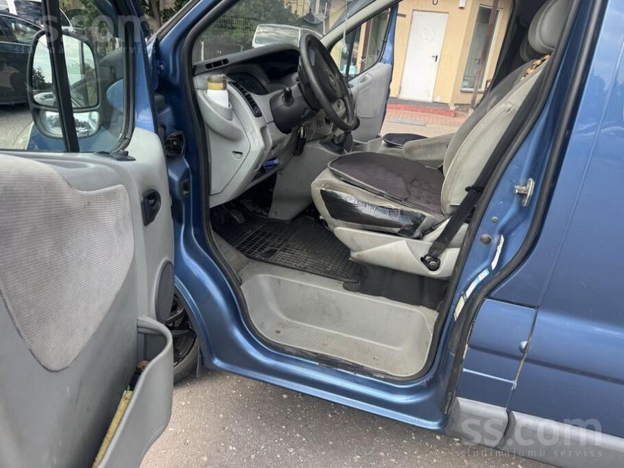 Blue Opel Vivaro 2004 in Riga, with an engine capacity of 2.50 L and mileage of 527 thousand km for 4750 €, photo 10 on AUTOMOTO.COM.LV