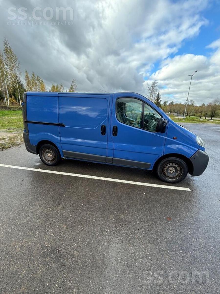 Zils Opel Vivaro 2004 Madona, ar dzinēja tilpumu 1.90 L un nobraukumu 334 tūkst. km par 3400 €, foto 5 vietnē AUTOMOTO.COM.LV