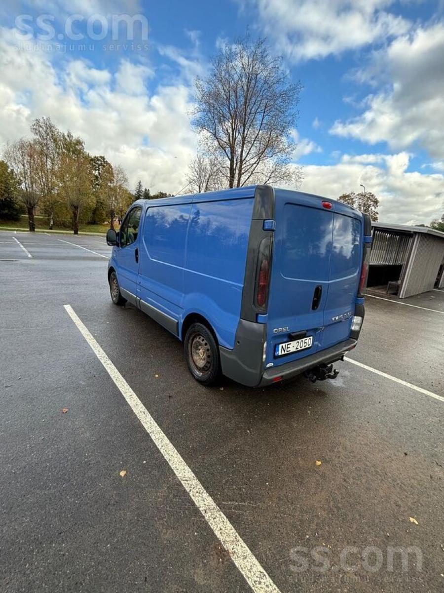 Zils Opel Vivaro 2004 Madona, ar dzinēja tilpumu 1.90 L un nobraukumu 334 tūkst. km par 3400 €, foto 7 vietnē AUTOMOTO.COM.LV