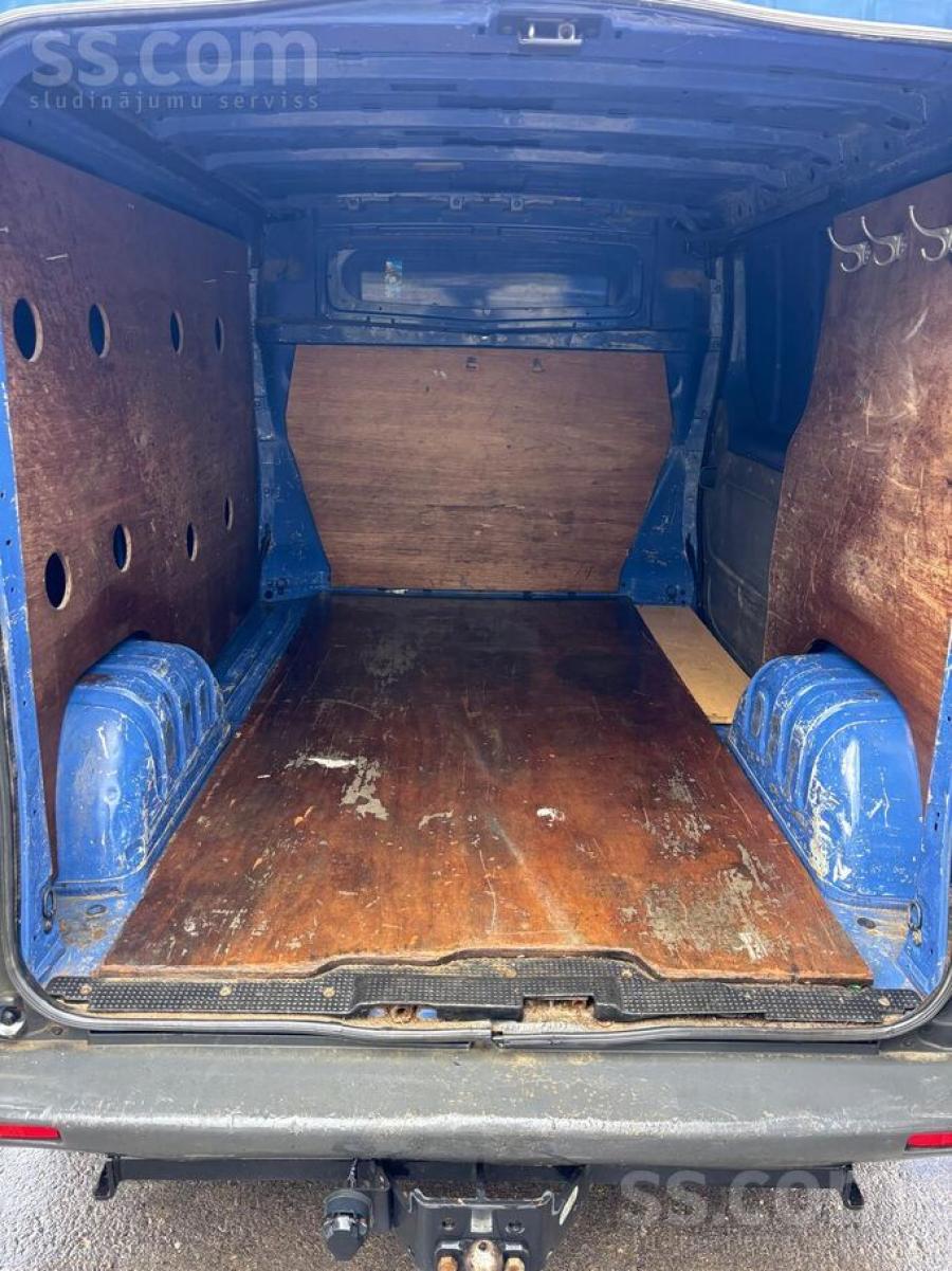 Zils Opel Vivaro 2004 Madona, ar dzinēja tilpumu 1.90 L un nobraukumu 334 tūkst. km par 3400 €, foto 8 vietnē AUTOMOTO.COM.LV