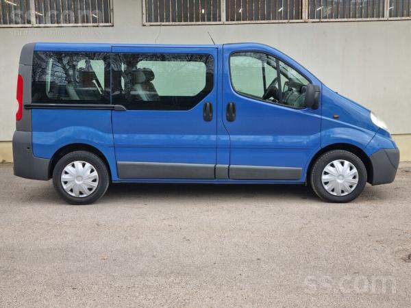 Blue Opel Vivaro 2006 in Ogre, with an engine capacity of 2.50 L and mileage of 176 thousand km for 6650 €, photo 4 on AUTOMOTO.COM.LV