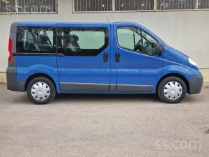 Blue Opel Vivaro 2006 in Ogre, with an engine capacity of 2.50 L and mileage of 176 thousand km for 6650 €, photo 5 on AUTOMOTO.COM.LV
