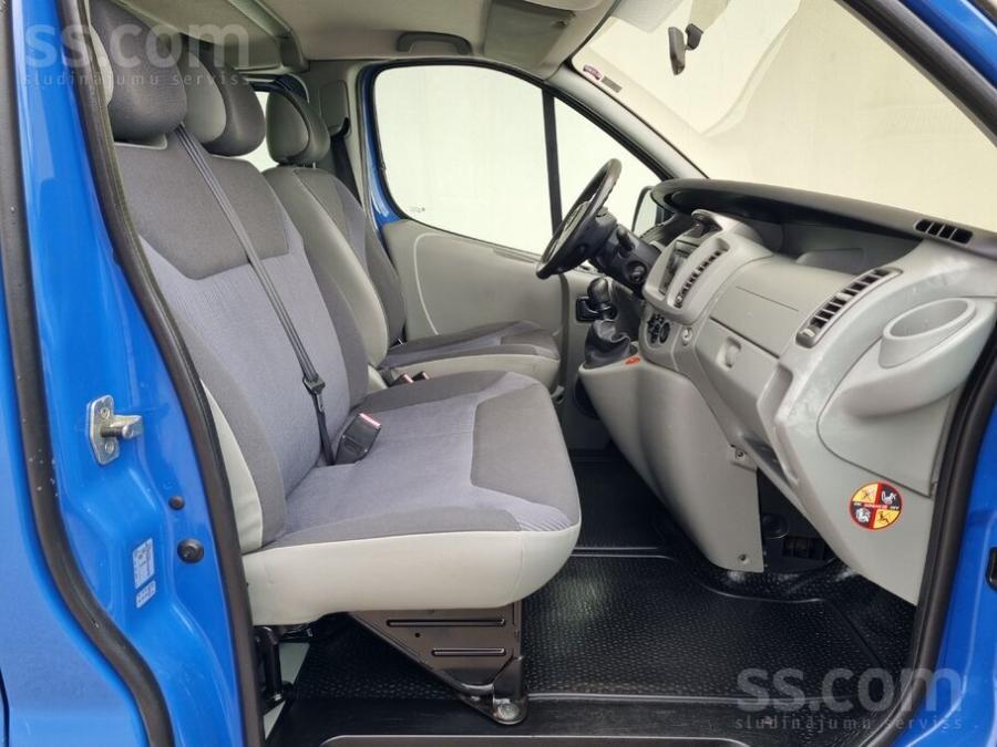 Blue Opel Vivaro 2006 in Ogre, with an engine capacity of 2.50 L and mileage of 176 thousand km for 6650 €, photo 10 on AUTOMOTO.COM.LV