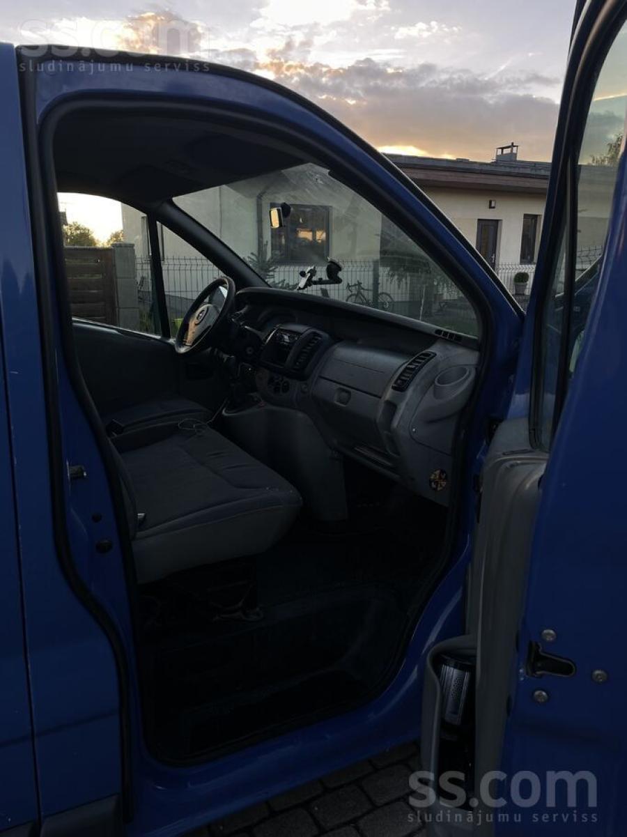 Blue Opel Vivaro 2007 in Ogre, with an engine capacity of 2.50 L and mileage of 237 thousand km for 3900 €, photo 7 on AUTOMOTO.COM.LV
