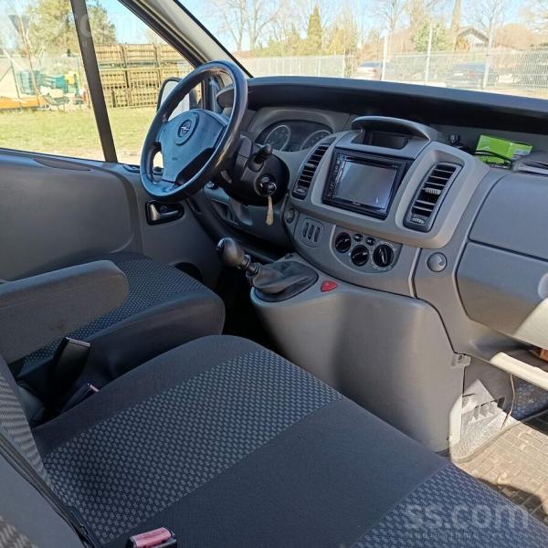 Blue Opel Vivaro 2007 in Riga, with an engine capacity of 2.50 L and mileage of 325 thousand km for 6350 €, photo 8 on AUTOMOTO.COM.LV