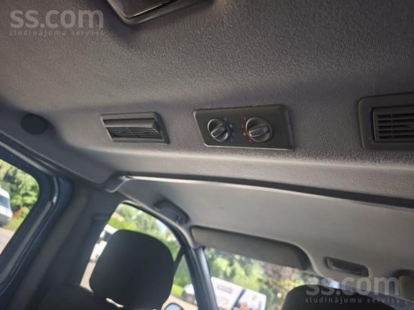 Zils Opel Vivaro 2007 Rīga, ar dzinēja tilpumu 2.00 L un nobraukumu 495 tūkst. km par 4200 €, foto 7 vietnē AUTOMOTO.COM.LV