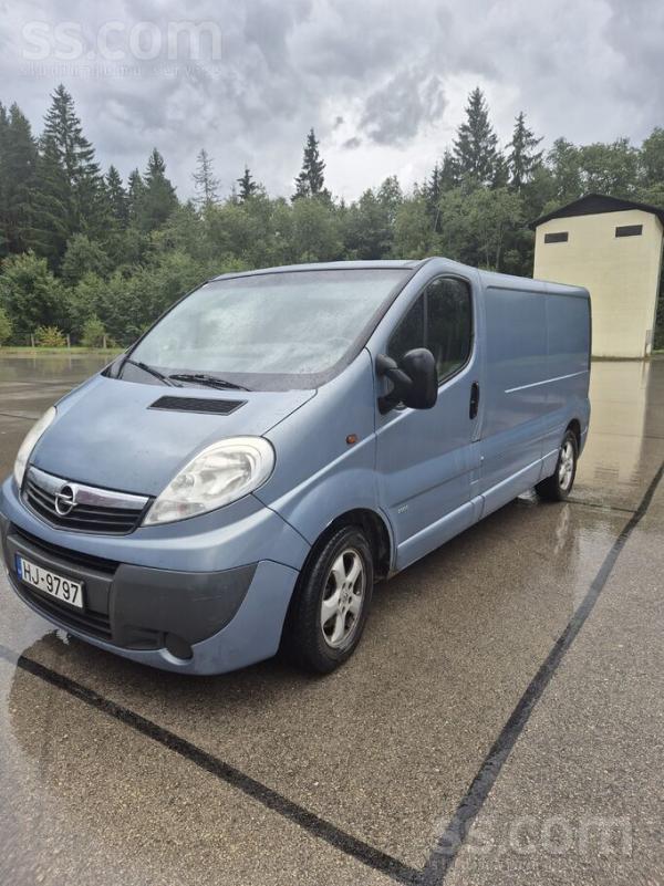 Blue Opel Vivaro 2007 in Cesis, with an engine capacity of 2.00 L and mileage of 456 thousand km for 4350 €, photo 4 on AUTOMOTO.COM.LV