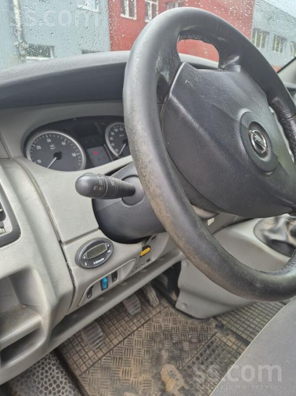 Blue Opel Vivaro 2007 in Cesis, with an engine capacity of 2.00 L and mileage of 456 thousand km for 4350 €, photo 6 on AUTOMOTO.COM.LV