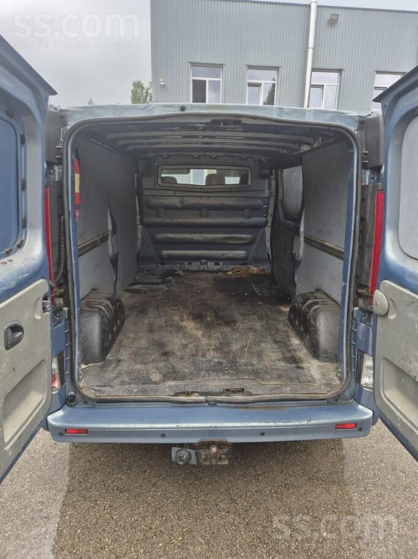 Blue Opel Vivaro 2007 in Cesis, with an engine capacity of 2.00 L and mileage of 456 thousand km for 4350 €, photo 8 on AUTOMOTO.COM.LV