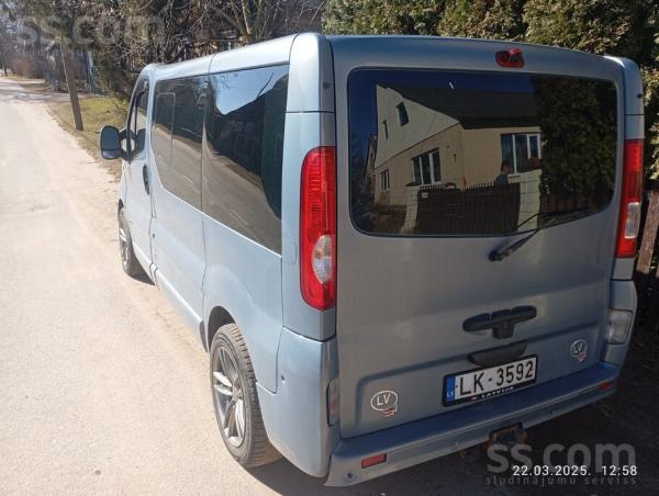 Blue Opel Vivaro 2008 in Daugavpils, with an engine capacity of 2.50 L and mileage of 390 thousand km for 7500 €, photo 1 on AUTOMOTO.COM.LV
