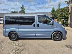 Zils Opel Vivaro 2009 Daugavpils, ar dzinēja tilpumu 2.00 L un nobraukumu 283 tūkst. km par 5950 €, foto 3 vietnē AUTOMOTO.COM.LV