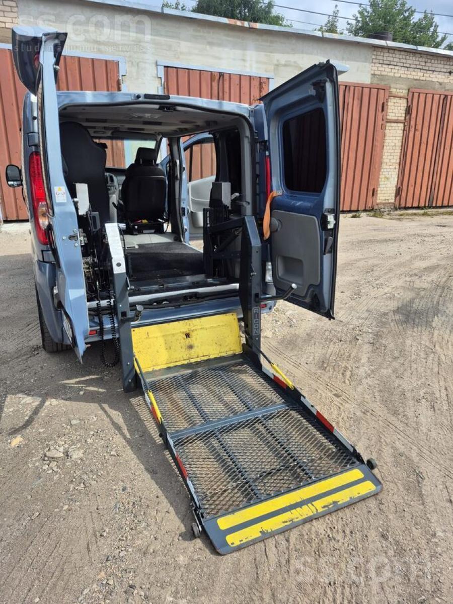 Zils Opel Vivaro 2009 Daugavpils, ar dzinēja tilpumu 2.00 L un nobraukumu 283 tūkst. km par 5950 €, foto 6 vietnē AUTOMOTO.COM.LV