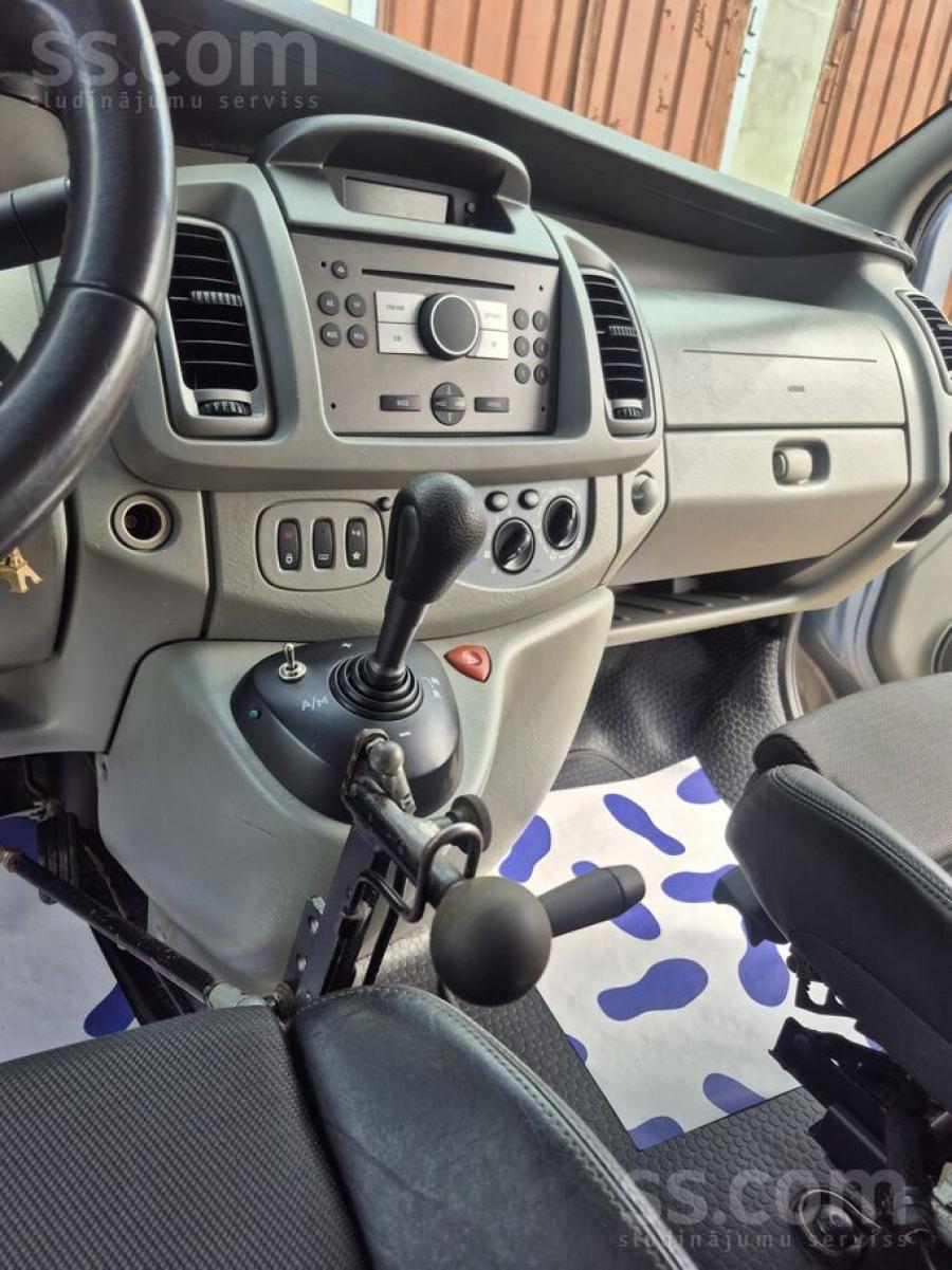 Zils Opel Vivaro 2009 Daugavpils, ar dzinēja tilpumu 2.00 L un nobraukumu 283 tūkst. km par 5950 €, foto 9 vietnē AUTOMOTO.COM.LV