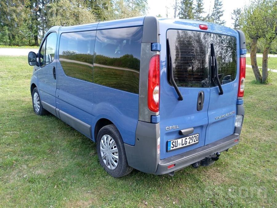 Blue Opel Vivaro 2010 in Bauska, with an engine capacity of 2.50 L and mileage of 211 thousand km for 7900 €, photo 4 on AUTOMOTO.COM.LV