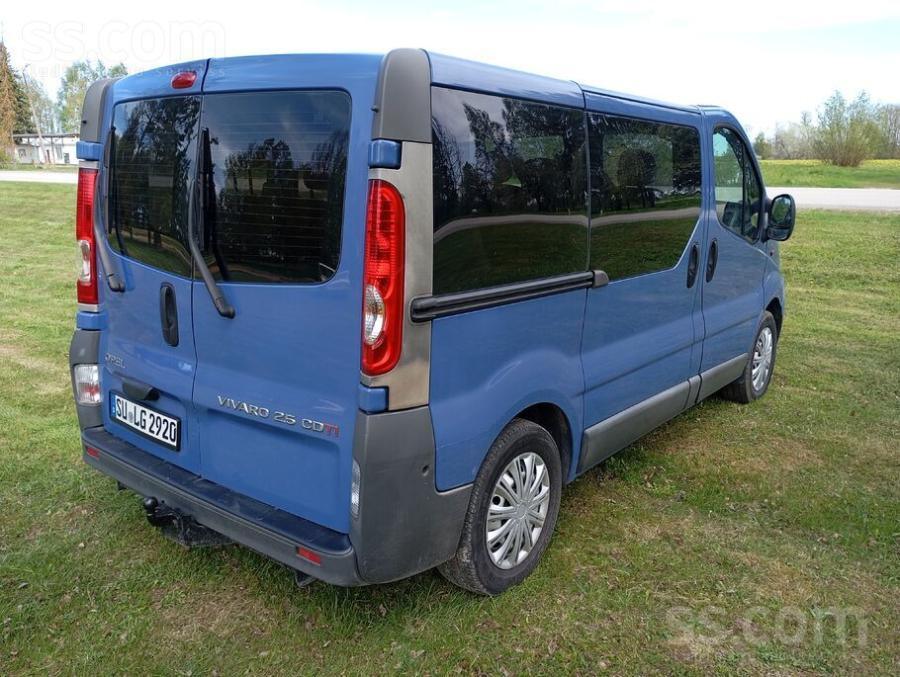 Blue Opel Vivaro 2010 in Bauska, with an engine capacity of 2.50 L and mileage of 211 thousand km for 7900 €, photo 5 on AUTOMOTO.COM.LV