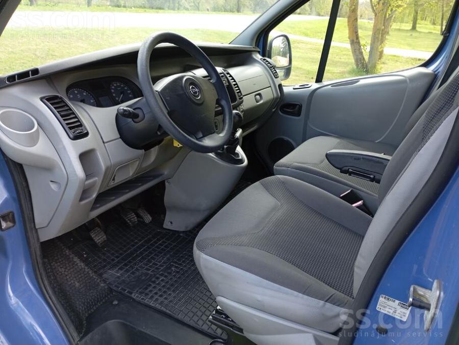 Blue Opel Vivaro 2010 in Bauska, with an engine capacity of 2.50 L and mileage of 211 thousand km for 7900 €, photo 6 on AUTOMOTO.COM.LV