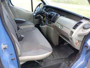 Blue Opel Vivaro 2010 in Bauska, with an engine capacity of 2.50 L and mileage of 211 thousand km for 7900 €, photo 7 on AUTOMOTO.COM.LV