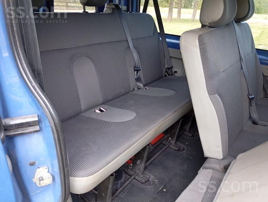 Blue Opel Vivaro 2010 in Bauska, with an engine capacity of 2.50 L and mileage of 211 thousand km for 7900 €, photo 9 on AUTOMOTO.COM.LV