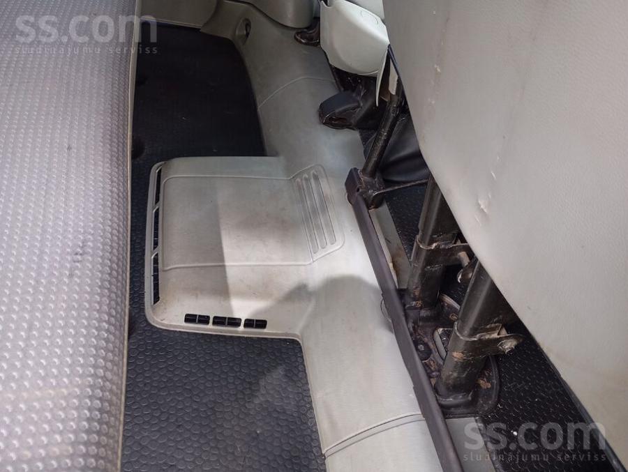 Blue Opel Vivaro 2010 in Bauska, with an engine capacity of 2.50 L and mileage of 211 thousand km for 7900 €, photo 10 on AUTOMOTO.COM.LV