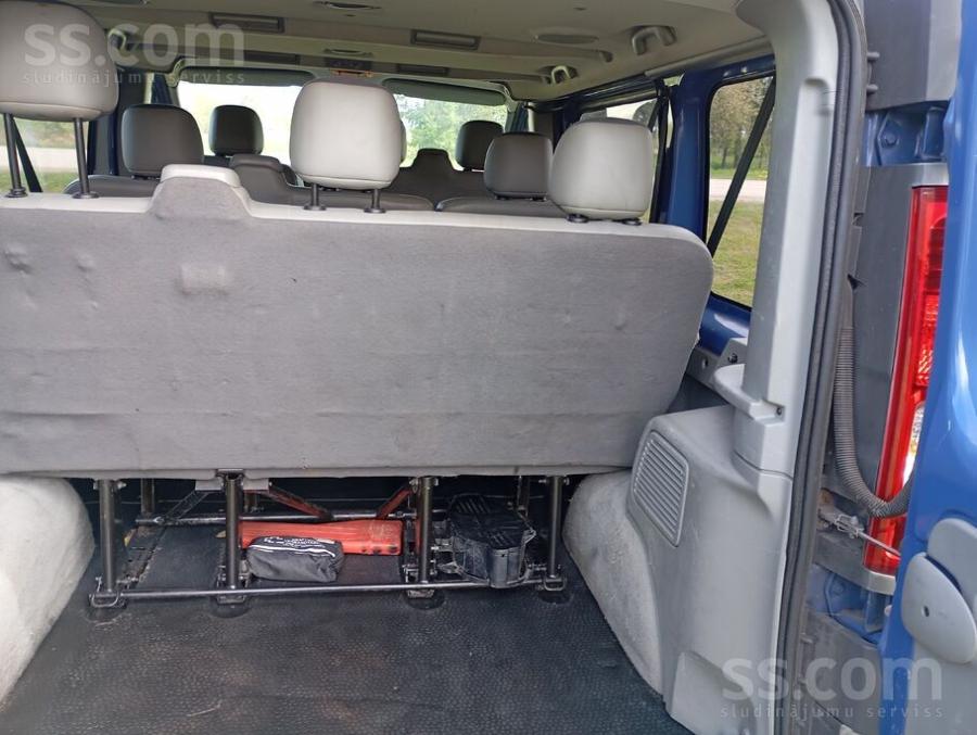 Blue Opel Vivaro 2010 in Bauska, with an engine capacity of 2.50 L and mileage of 211 thousand km for 7900 €, photo 12 on AUTOMOTO.COM.LV