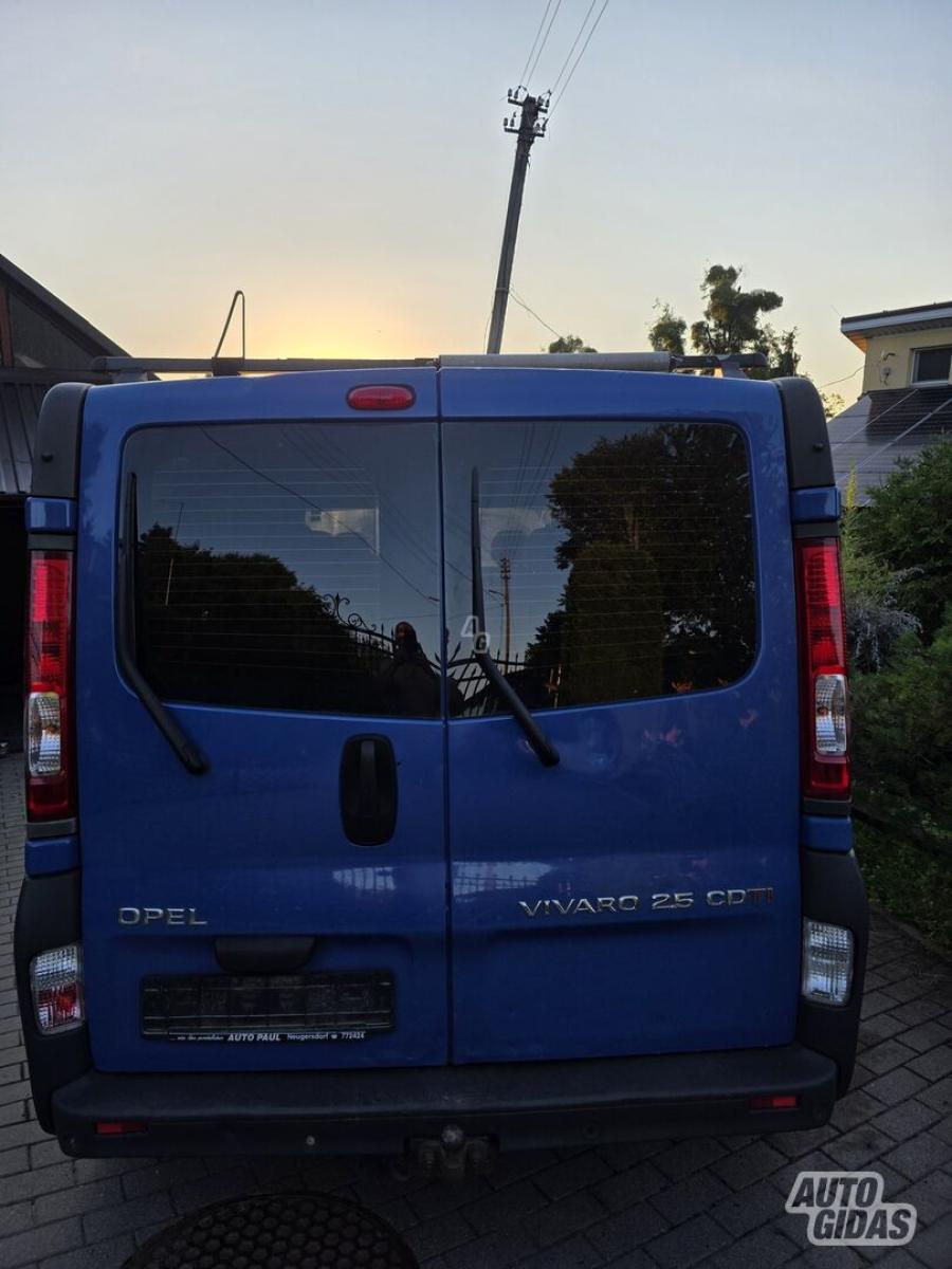 Blue Opel Vivaro 2011 in Kaunas, with an engine capacity of 2.50 L and mileage of 244 thousand km for 7799 €, photo 5 on AUTOMOTO.COM.LV