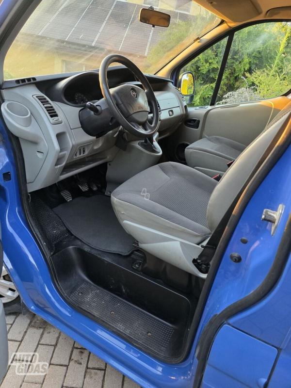 Blue Opel Vivaro 2011 in Kaunas, with an engine capacity of 2.50 L and mileage of 244 thousand km for 7799 €, photo 6 on AUTOMOTO.COM.LV
