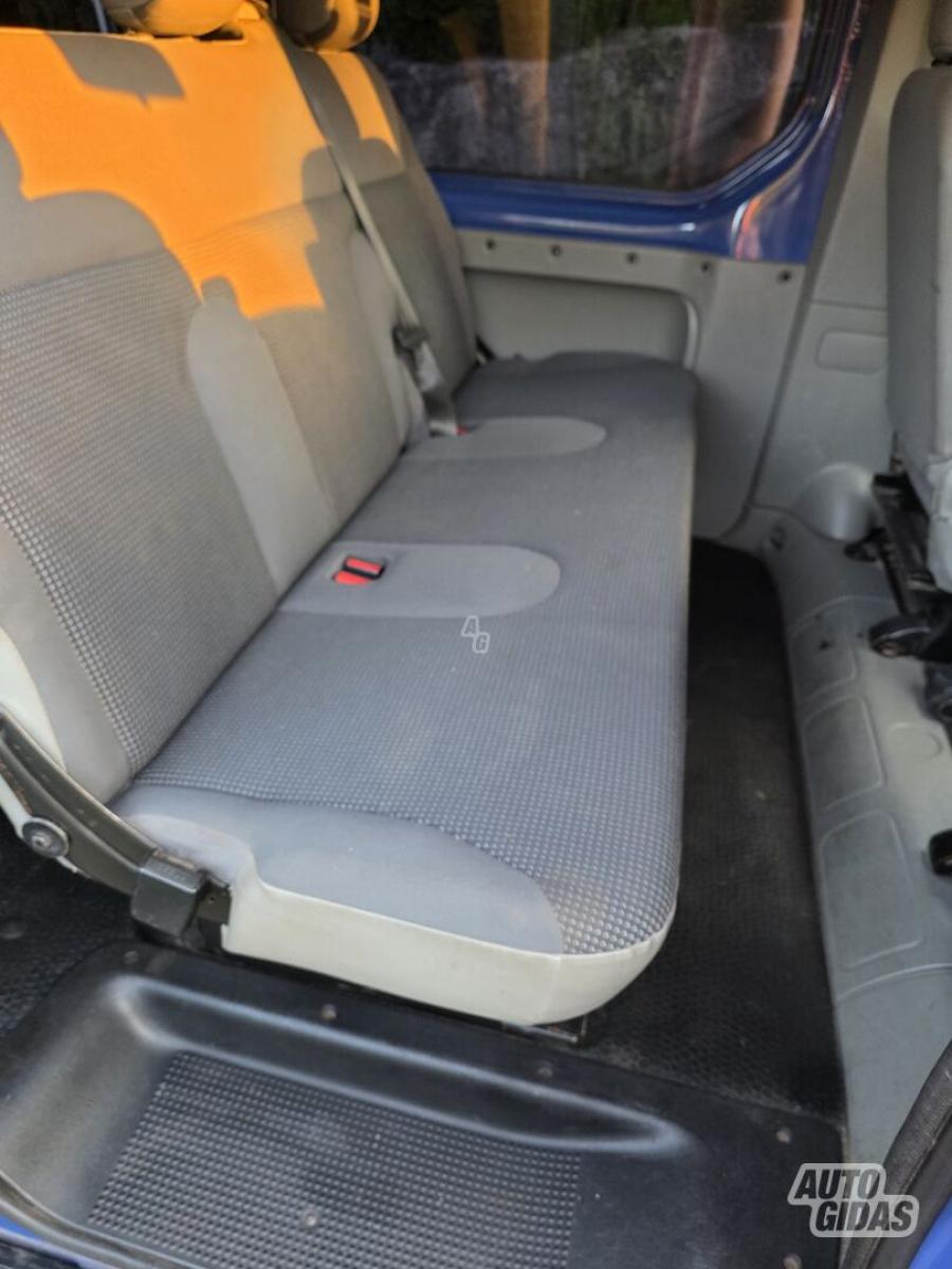 Blue Opel Vivaro 2011 in Kaunas, with an engine capacity of 2.50 L and mileage of 244 thousand km for 7799 €, photo 10 on AUTOMOTO.COM.LV