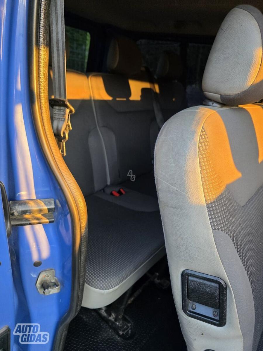 Blue Opel Vivaro 2011 in Kaunas, with an engine capacity of 2.50 L and mileage of 244 thousand km for 7799 €, photo 11 on AUTOMOTO.COM.LV