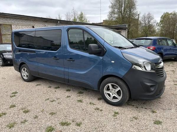 Blue Opel Vivaro 2017 in Limbazi, with an engine capacity of 1.60 L and mileage of 271 thousand km for 12550 €, photo 3 on AUTOMOTO.COM.LV