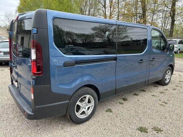 Blue Opel Vivaro 2017 in Limbazi, with an engine capacity of 1.60 L and mileage of 271 thousand km for 12550 €, photo 4 on AUTOMOTO.COM.LV