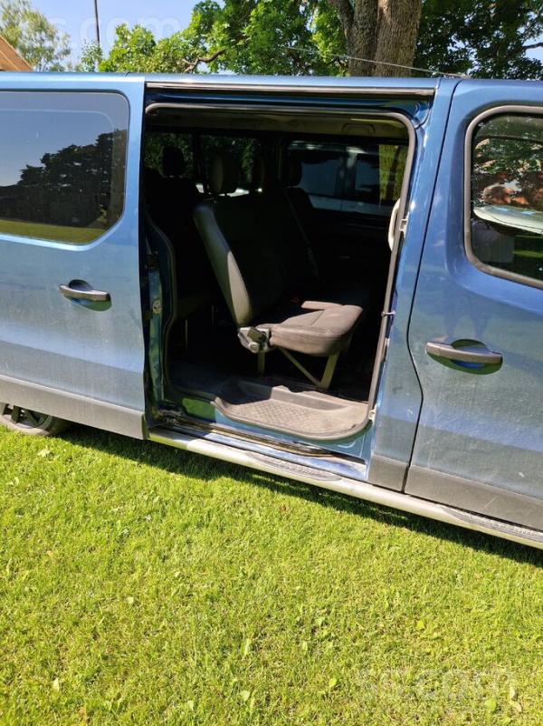 Blue Opel Vivaro 2017 in Cesis, with an engine capacity of 1.60 L and mileage of 186 thousand km for 12300 €, photo 3 on AUTOMOTO.COM.LV