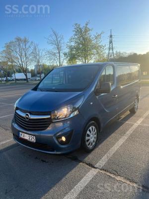 Zils Opel Vivaro 2017 Rīga, ar dzinēja tilpumu 1.60 L un nobraukumu 145 tūkst. km par 13400 €, foto  vietnē AUTOMOTO.COM.LV