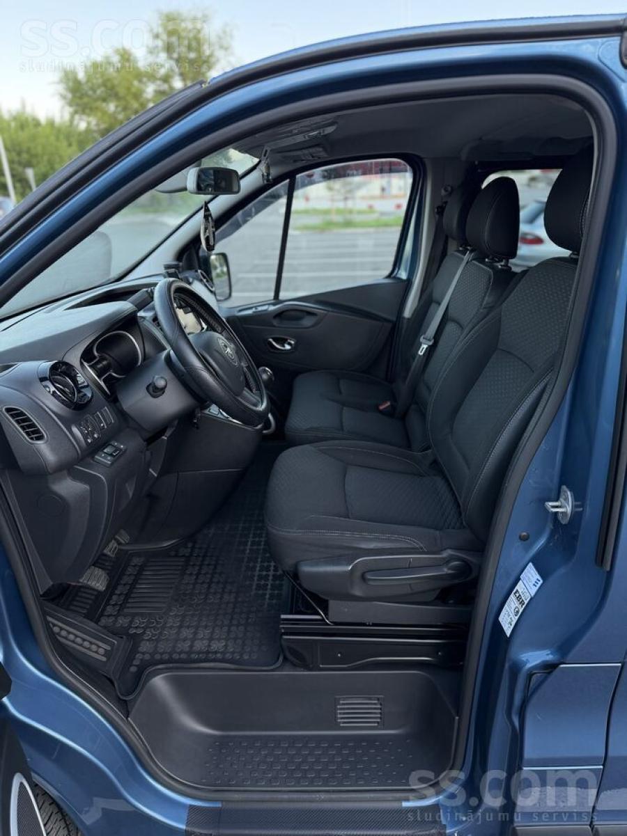 Blue Opel Vivaro 2018 in Jelgava, with an engine capacity of 1.60 L and mileage of 71 thousand km for 17771 €, photo 4 on AUTOMOTO.COM.LV