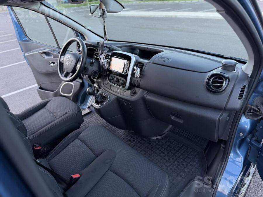 Blue Opel Vivaro 2018 in Jelgava, with an engine capacity of 1.60 L and mileage of 71 thousand km for 17771 €, photo 8 on AUTOMOTO.COM.LV